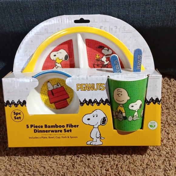 Peanuts | Party Supplies | Peanuts Bamboo Dinnerware Set With Snoopy In ...